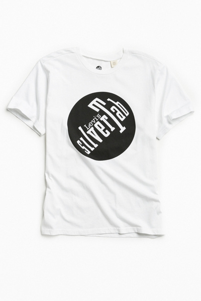 Levi’s Silvertab Logo Tee | Urban Outfitters