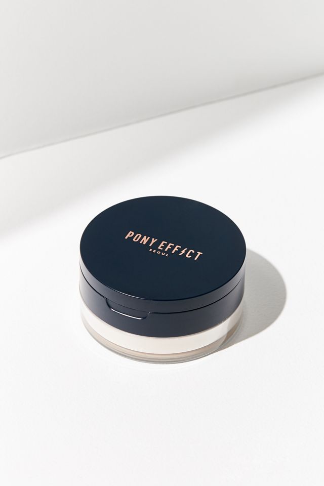 Pony Effect Mattifying Blur Loose Powder | Urban Outfitters
