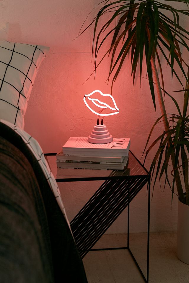 Lips Neon Sign Table Lamp | Urban Outfitters