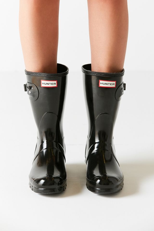 Hunter Original Short Gloss Buckled Rain Boot | Urban Outfitters