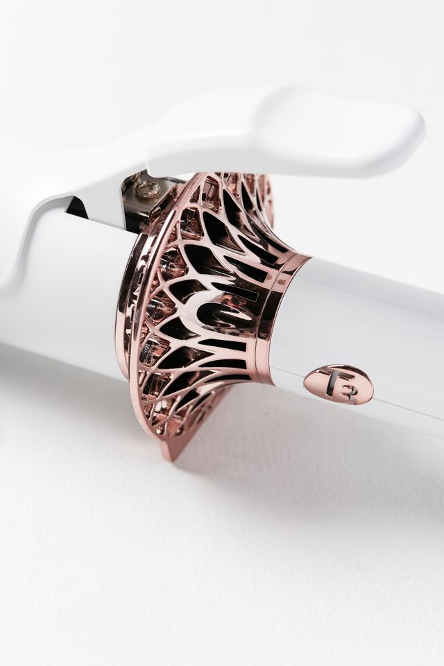 T3 BodyWaver 1.75” Styling Iron | Urban Outfitters