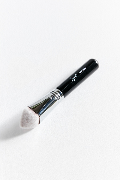 Sigma Beauty 4DHD™ Kabuki Brush | Urban Outfitters