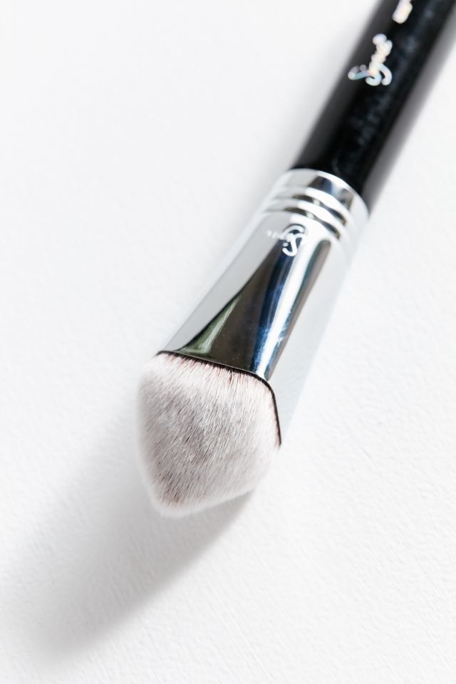 Sigma Beauty 4DHD™ Kabuki Brush | Urban Outfitters