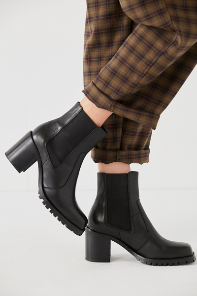 Beth Square Toe Chelsea Boot | Urban Outfitters