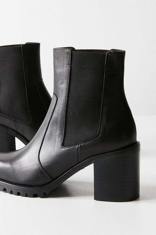 Beth Square Toe Chelsea Boot | Urban Outfitters