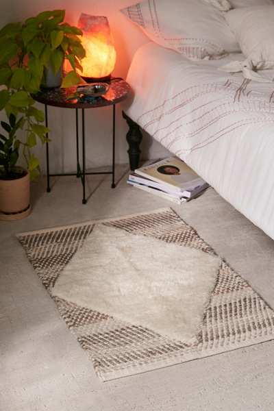 Diamond Tufted Rug | Urban Outfitters