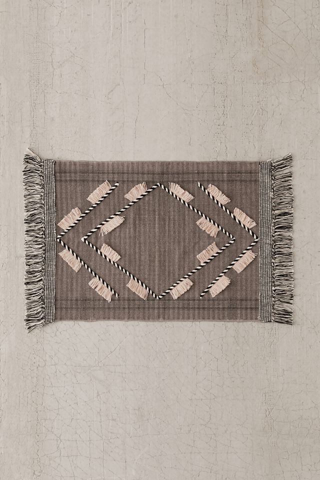 Shaye Printed Tufted Rug | Urban Outfitters