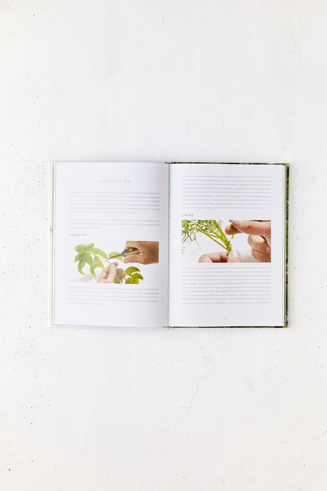 Ditch The Dirt Book + Hydropod Gift Set | Urban Outfitters Canada