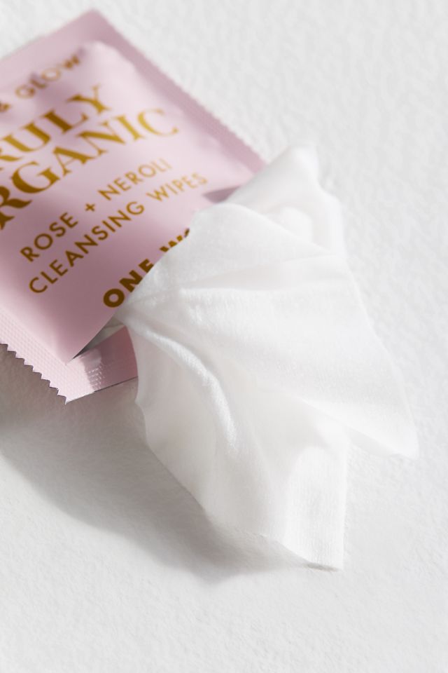 Truly Organic Hydrate + Glow Facial Wipe Pack | Urban Outfitters