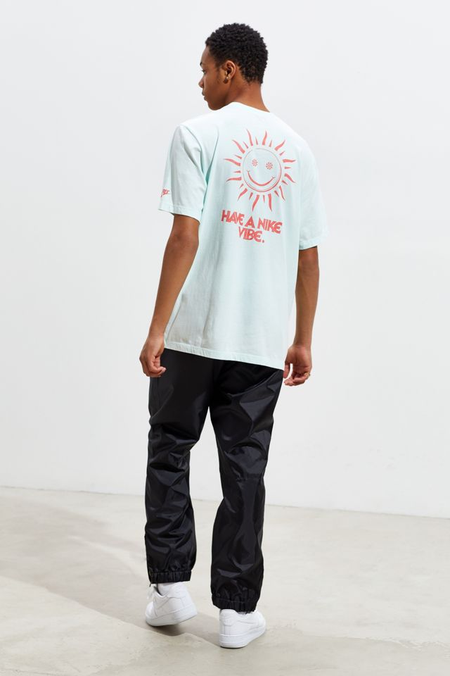 Nike Vibe Tee | Urban Outfitters
