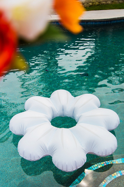 Daisy Pool Float | Urban Outfitters