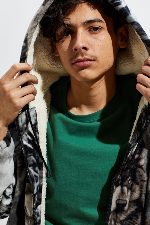 Wolf Print Full-Zip Sherpa Jacket | Urban Outfitters