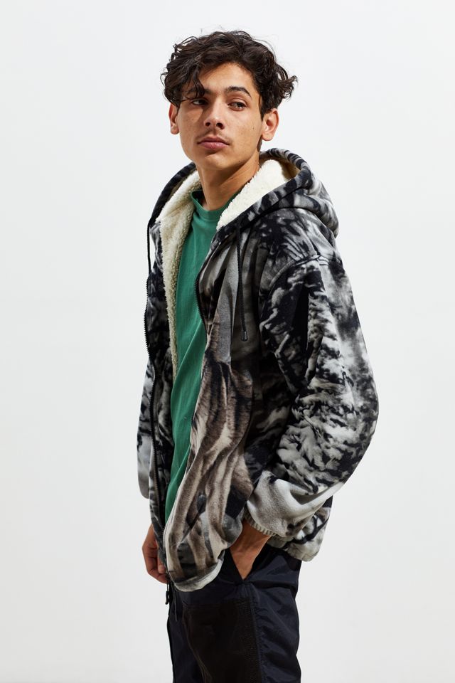 Wolf Print Full-Zip Sherpa Jacket | Urban Outfitters