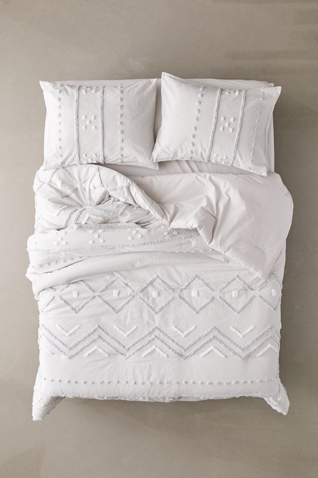 Bomi Tufted Comforter Snooze Set | Urban Outfitters