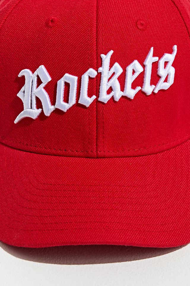 Mitchell & Ness Old English Houston Rockets Snapback Hat | Urban Outfitters