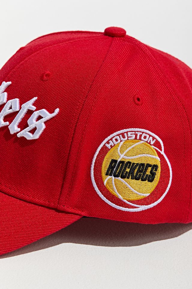 Mitchell & Ness Old English Houston Rockets Snapback Hat | Urban Outfitters