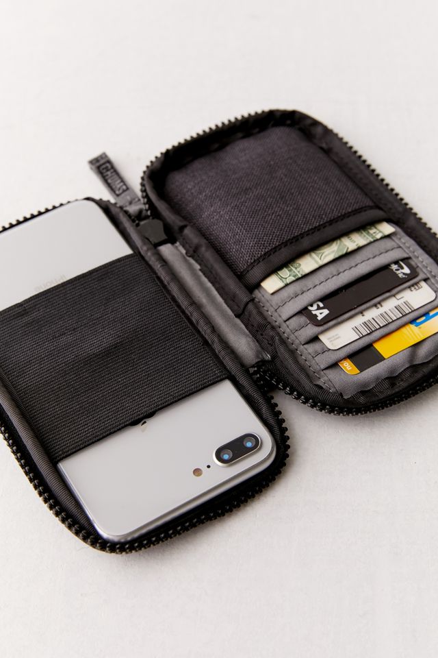 Chums Tech Wallet | Urban Outfitters