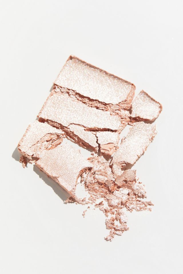 Benefit Cosmetics Fine Powder Highlighter | Urban Outfitters