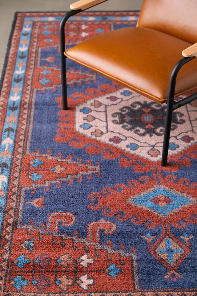Leo Tufted Rug | Urban Outfitters