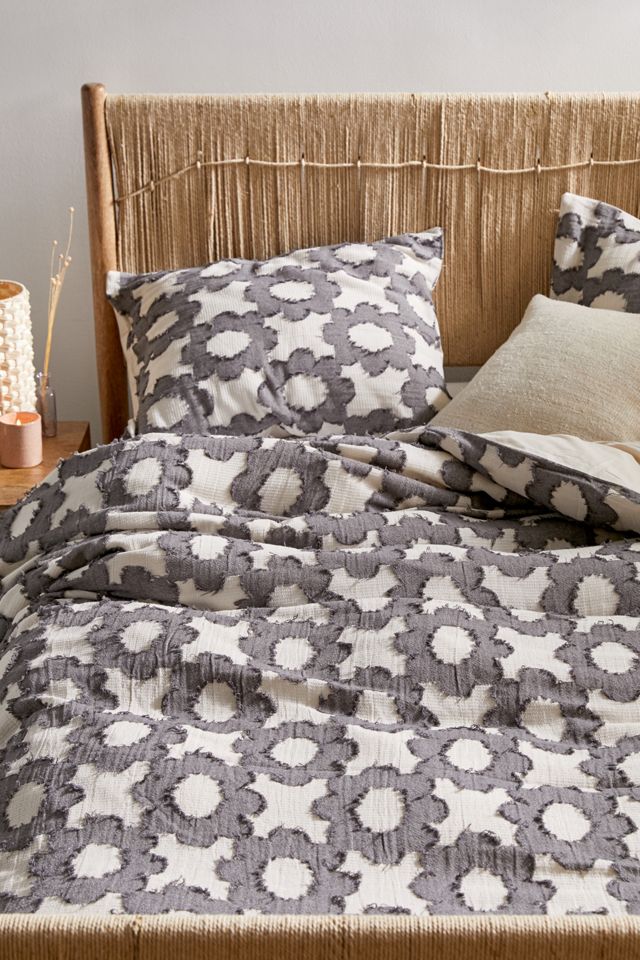 Clipped Daisy Textured Duvet Cover | Urban Outfitters