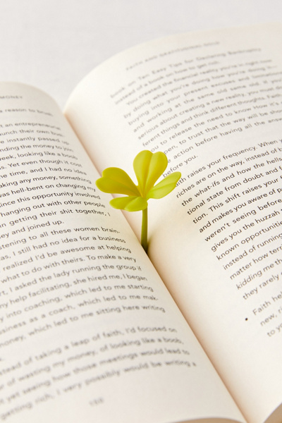 Fred Lucky Sprout Bookmark Set | Urban Outfitters