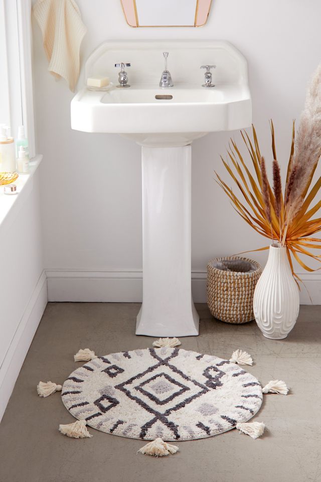 Sybil Round Bath Mat | Urban Outfitters