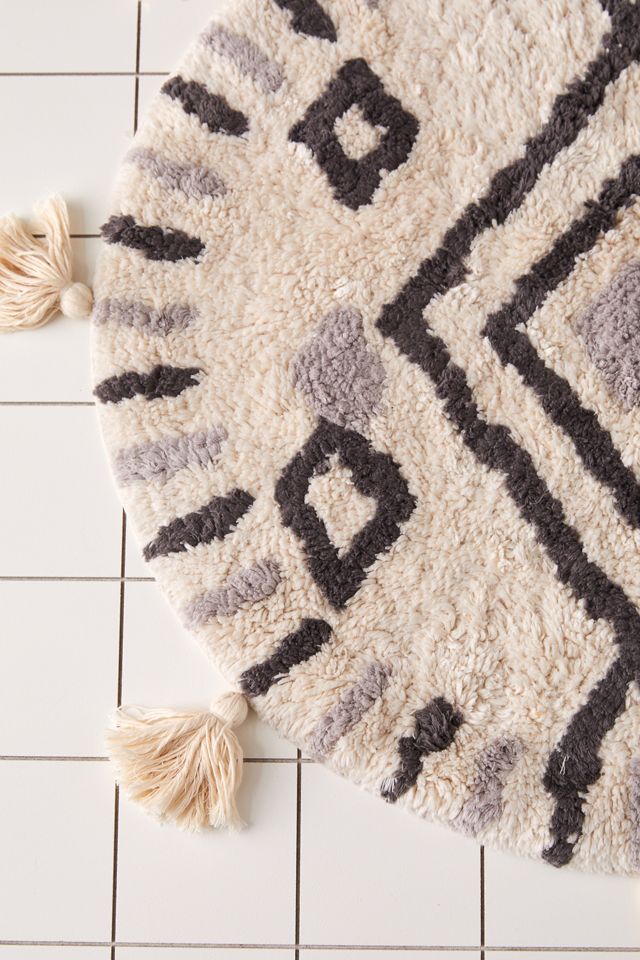 Sybil Round Bath Mat | Urban Outfitters