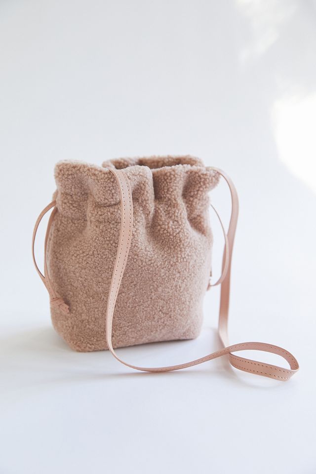 PRIMECUT Snack Sack Shearling Bucket Bag | Urban Outfitters