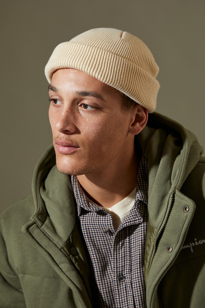 UO Short Roll Knit Beanie | Urban Outfitters Canada