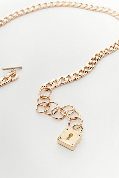 Chunky Lock Chain Belt | Urban Outfitters