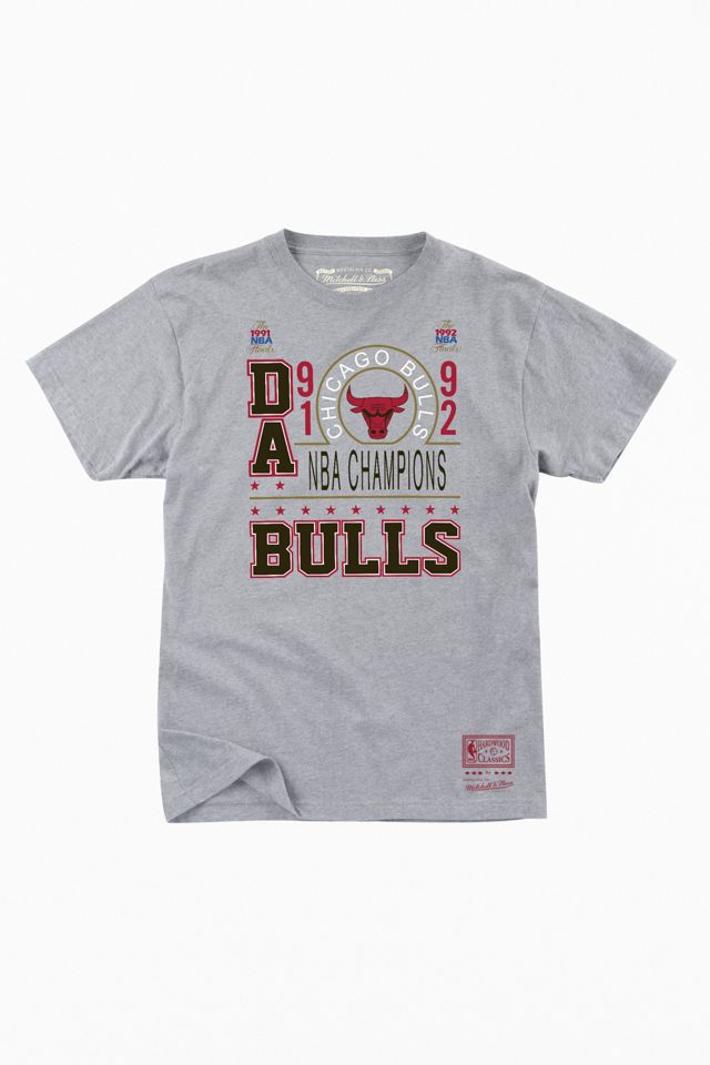 Mitchell & Ness Chicago Bulls ‘91-‘92 Tee | Urban Outfitters