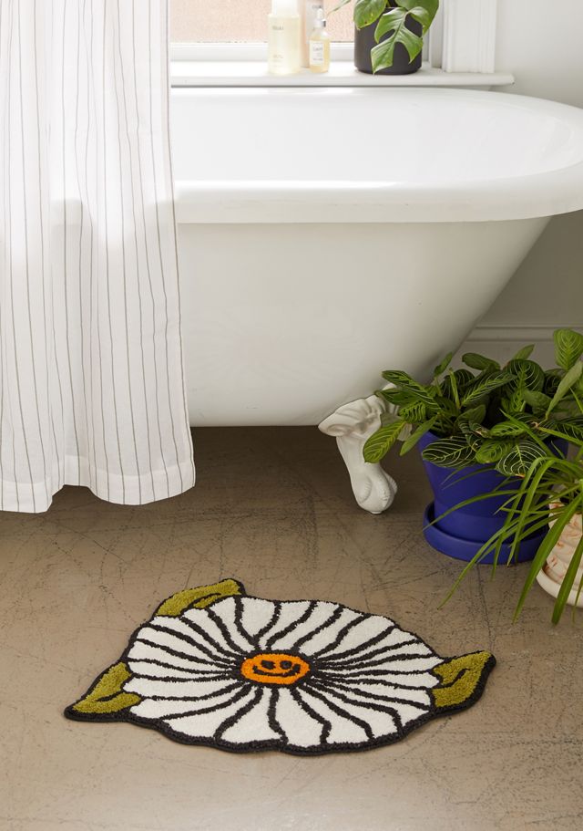 Alina Daisy Bath Mat | Urban Outfitters