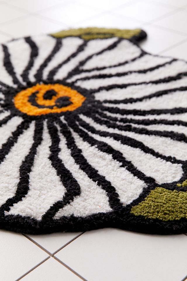 Alina Daisy Bath Mat | Urban Outfitters