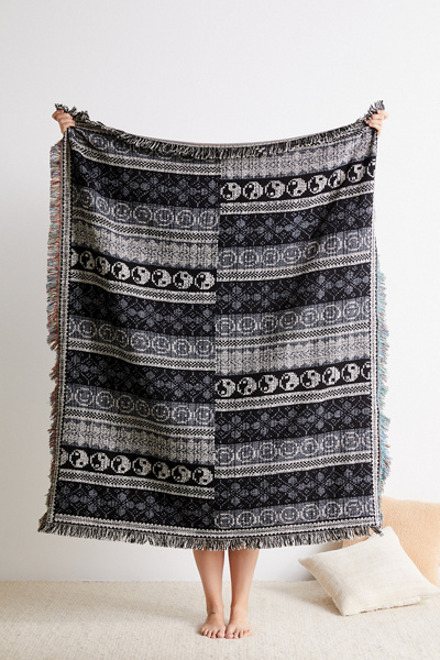 Perrie Woven Throw Blanket | Urban Outfitters Canada
