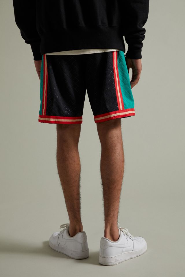 Mitchell & Ness Blocked Basketball Short | Urban Outfitters Canada