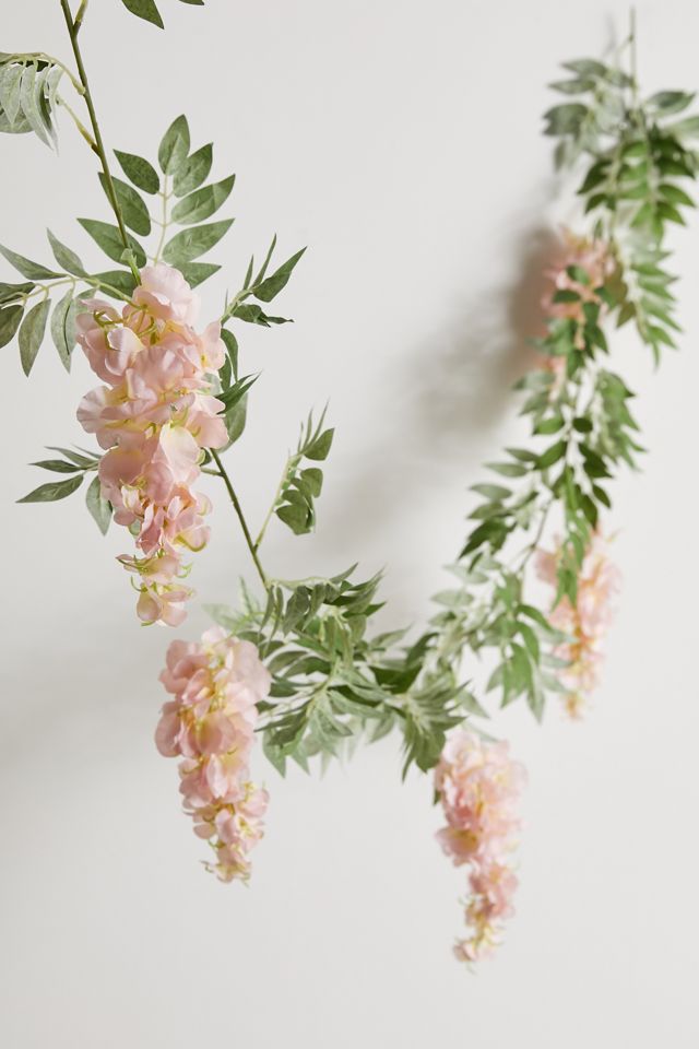 Faux Hydrangea Garland | Urban Outfitters
