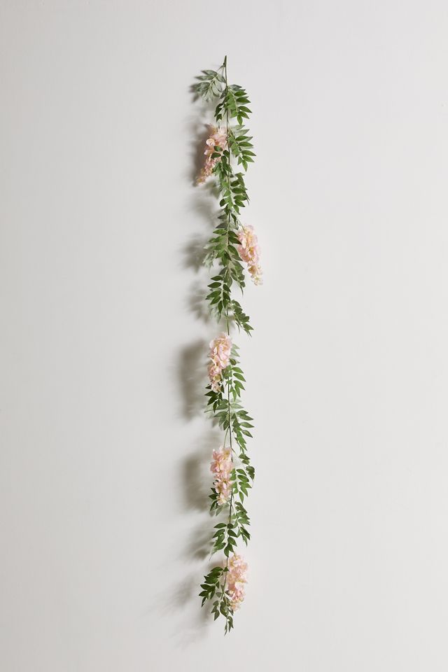 Faux Hydrangea Garland | Urban Outfitters