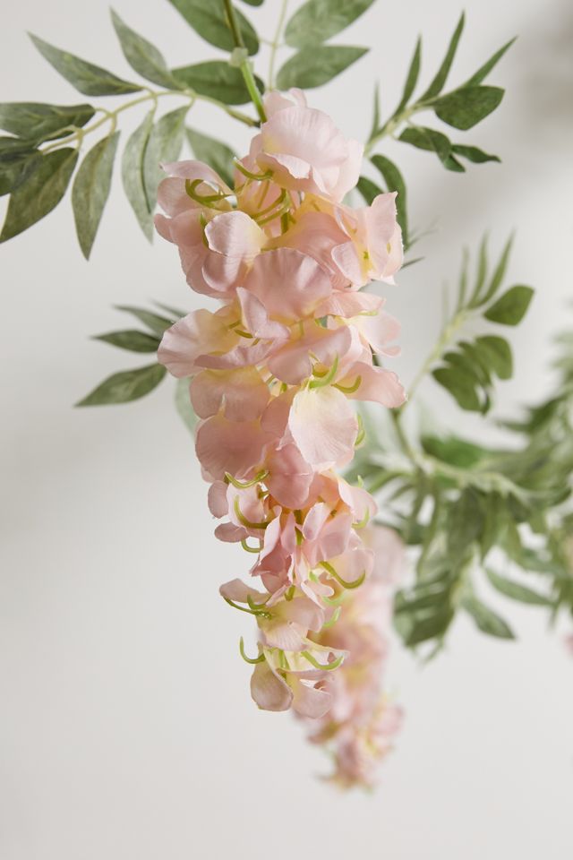 Faux Hydrangea Garland | Urban Outfitters
