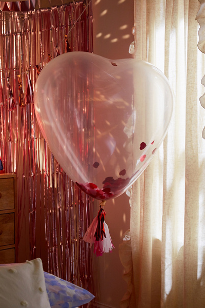Ginger Ray Valentine’s Day Confetti Heart Balloon | Urban Outfitters Canada