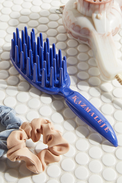 KAZMALEJE KurlsPlus Detangler Paddle Comb | Urban Outfitters