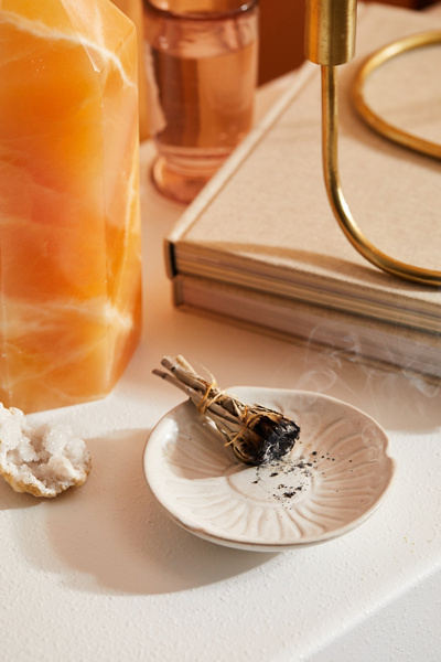 Mariella Flower Ashtray | Urban Outfitters