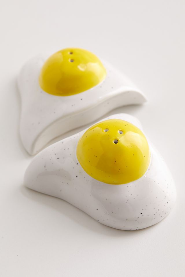 Fried Egg Salt And Pepper Shaker Set | Urban Outfitters