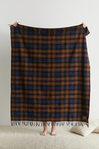 Pendleton Motor Robe With Leather Carrier | Urban Outfitters