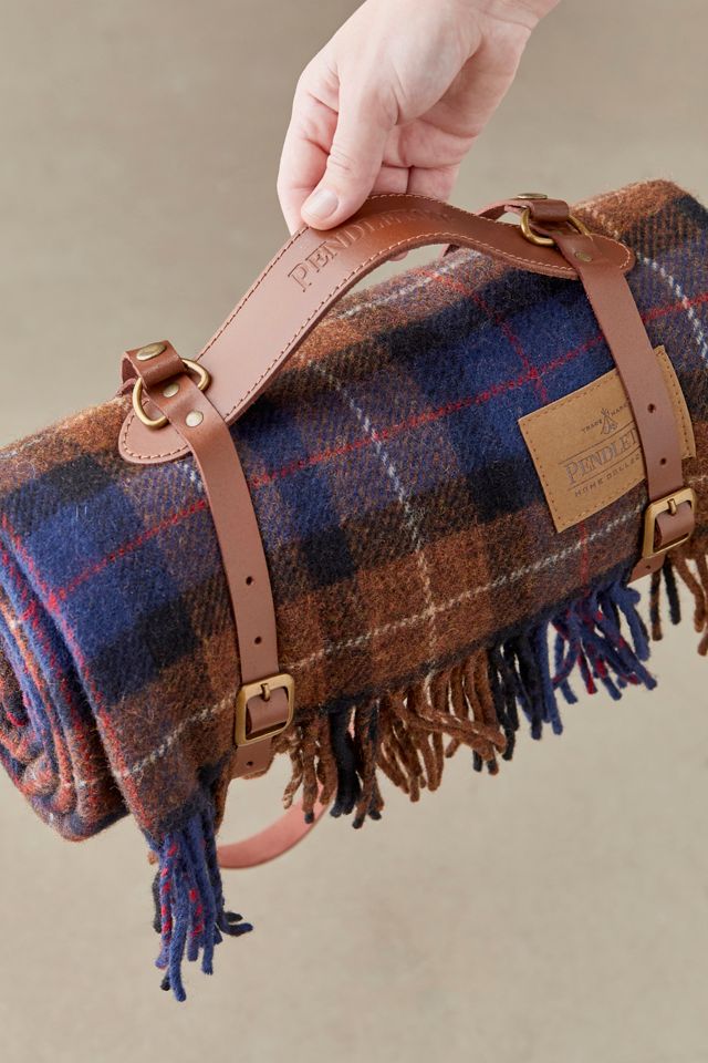 Pendleton Motor Robe With Leather Carrier | Urban Outfitters