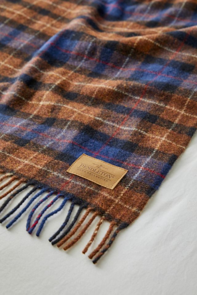 Pendleton Motor Robe With Leather Carrier | Urban Outfitters