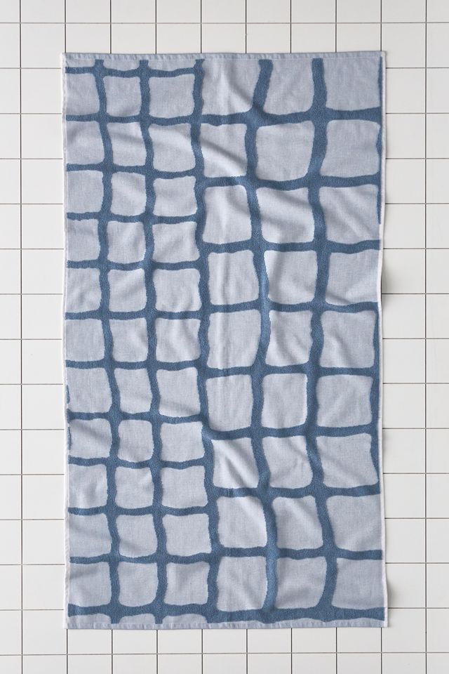 Wiggle Grid Printed Bath Towel | Urban Outfitters