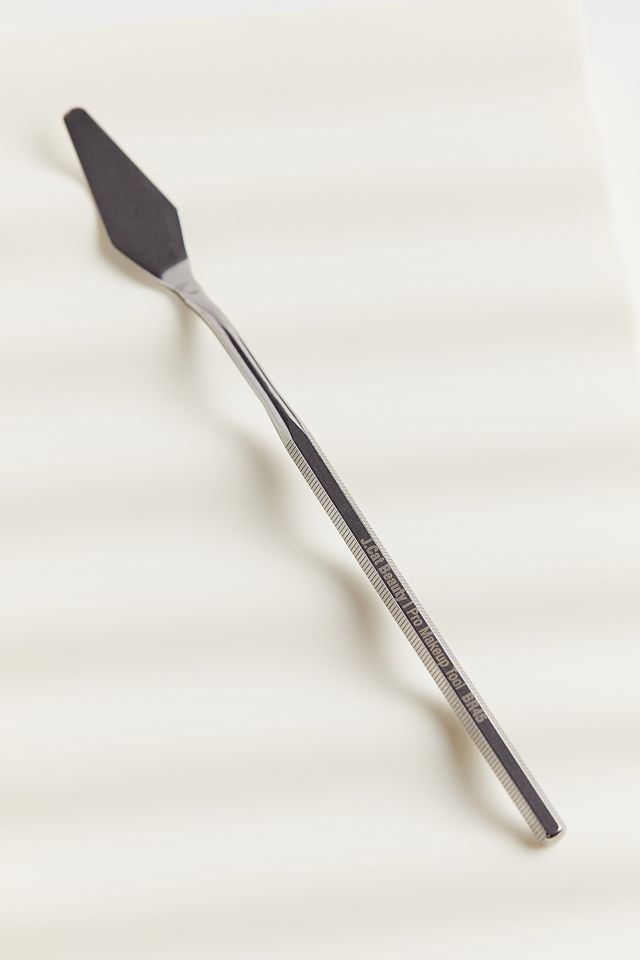 J.Cat Beauty PRO Pick Me Up + Blend Spatula | Urban Outfitters Canada