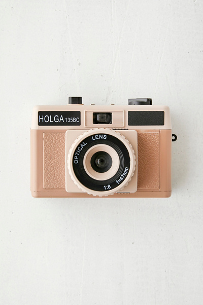 Holga UO Exclusive 135BC Retro 35mm Camera | Urban Outfitters