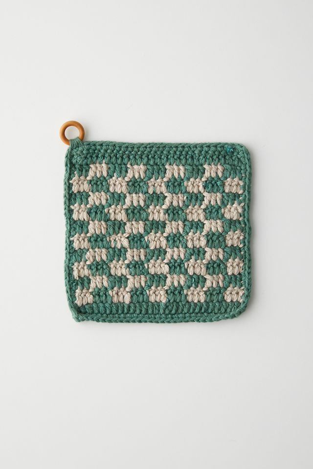 Shiloh Checkerboard Crochet Trivet | Urban Outfitters