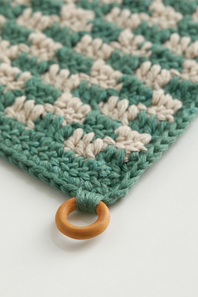 Shiloh Checkerboard Crochet Trivet | Urban Outfitters